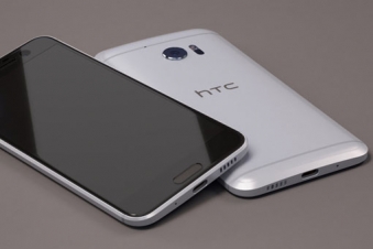 HTC’s new flagship phone has AI, second screen, lacks headphone jack ...