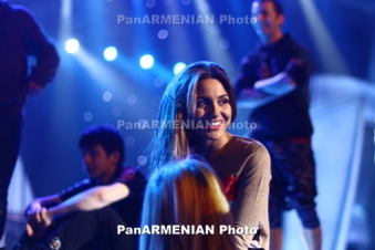 Armenian singer Sirusho, SOAD drummer record new song - PanARMENIAN.Net