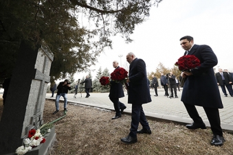 Top Armenian officials honor memory of Sumgait victims - PanARMENIAN.Net